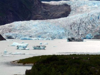 Glacial dam on Mendenhall Glacier bursts, prompts flood watch