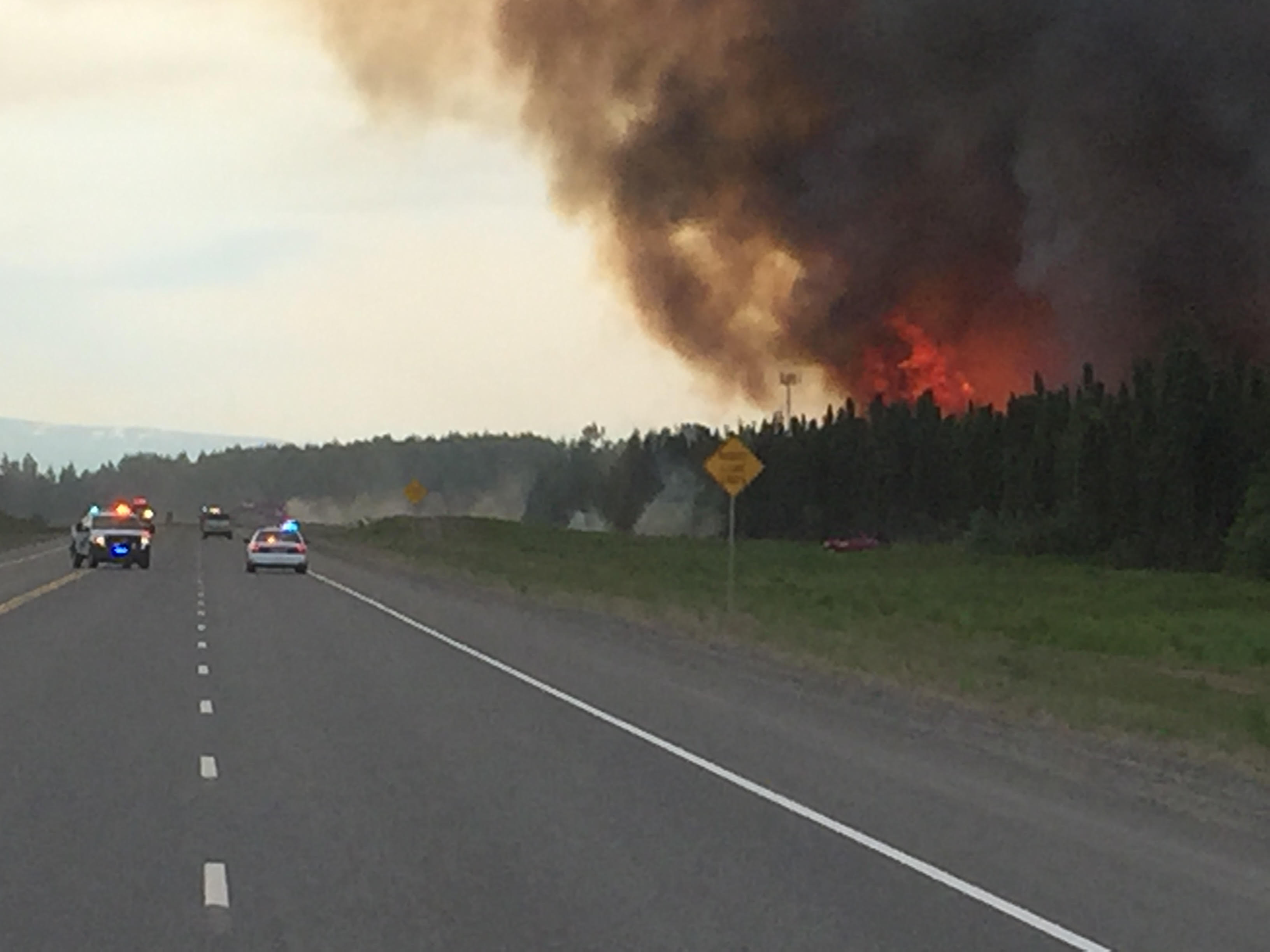 Breaking: Fire prompts evacuations, Parks Highway closure