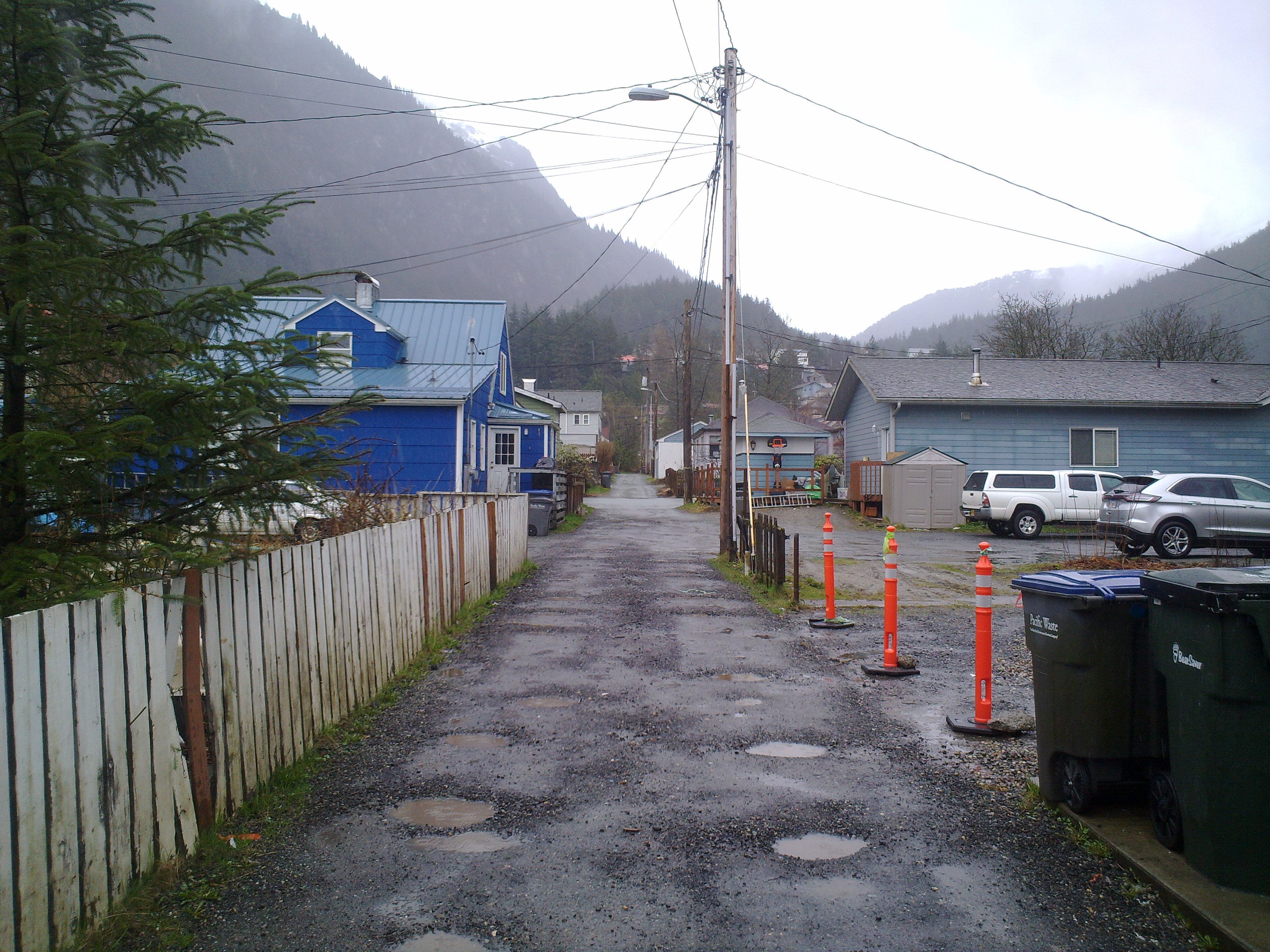 Juneau mulls mini stop signs for Flats alleyways