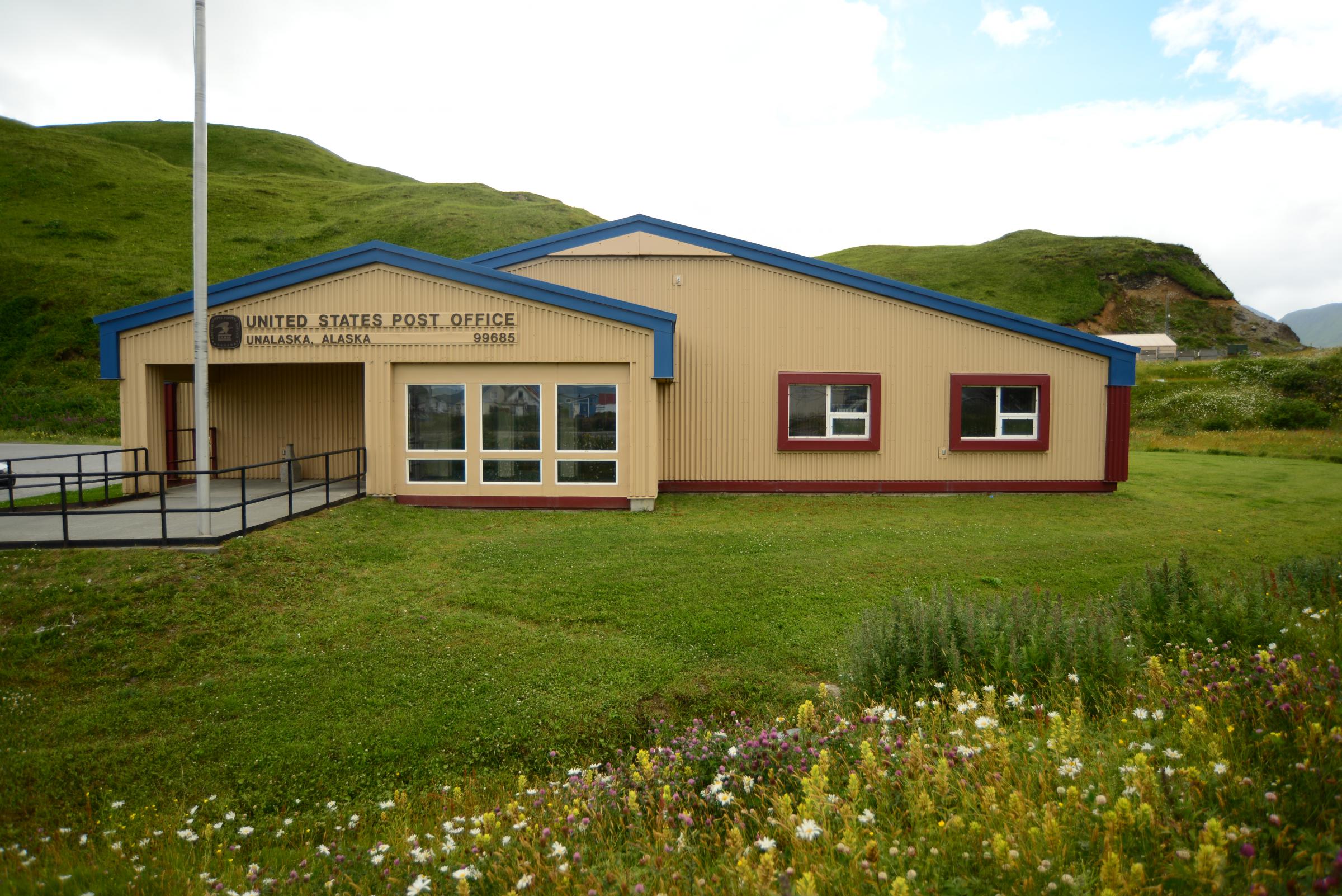Despite reduced hours, U.S. Postal Service says it's not closing ...