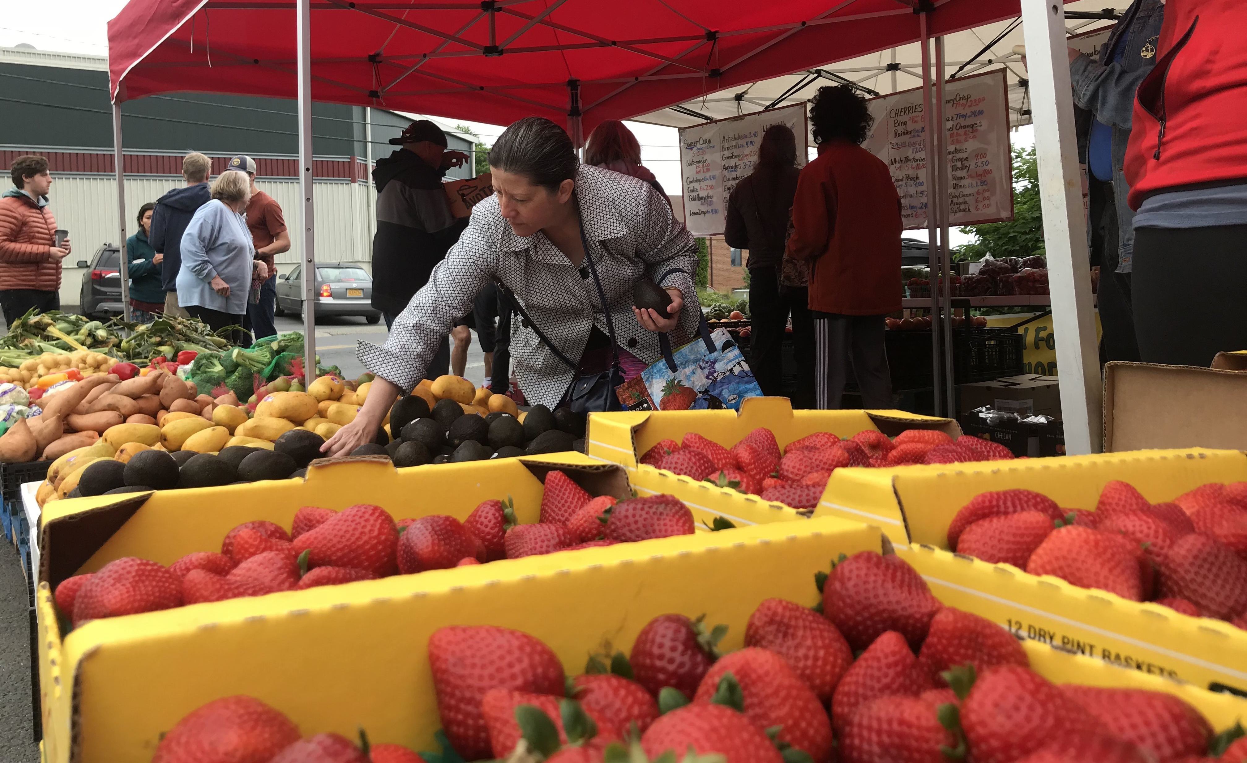 Produce company celebrates 40 years of bringing produce to Southeast