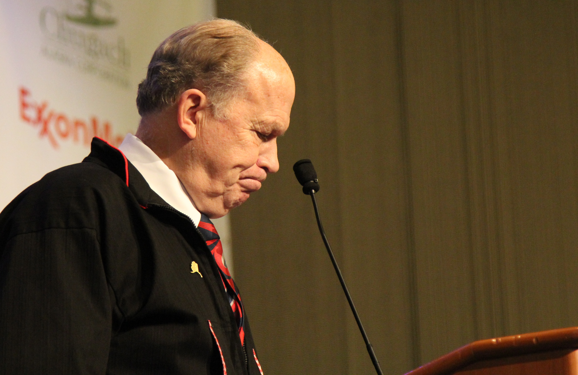 Walker questions Dunleavy transition's approach to resignations