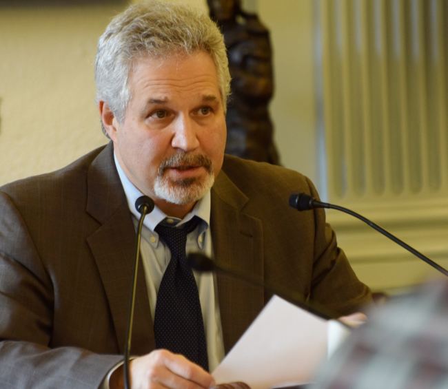 Former Alaska Senate President Pete Kelly registers as a lobbyist