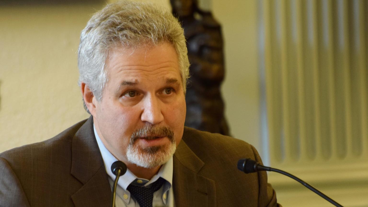 Former Alaska Senate President Pete Kelly registers as a lobbyist