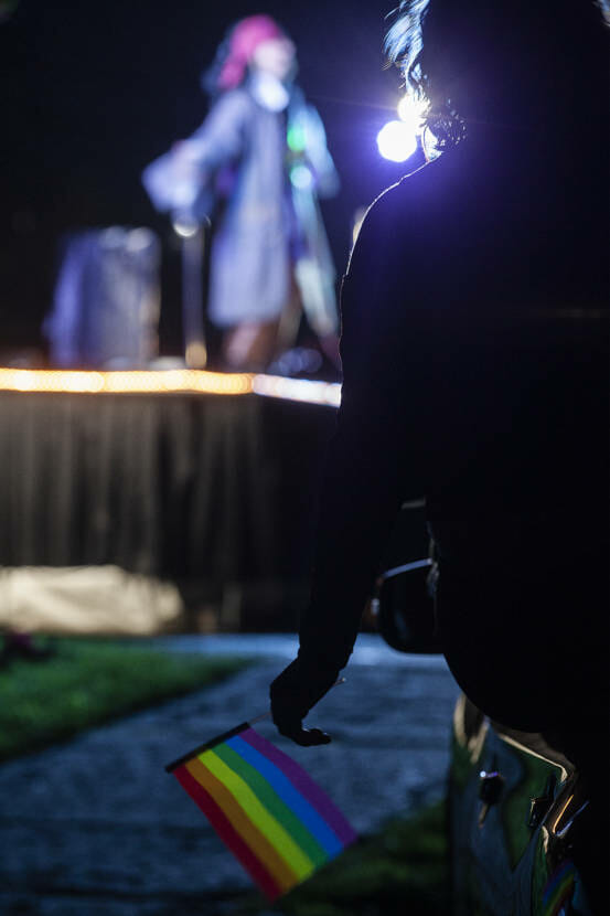 With 'cheerful honking' Juneau celebrates Pride with outdoor drive-in ...