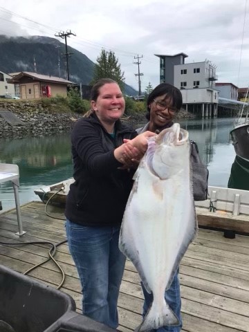 Maintaining interracial friendships in times of social conflict