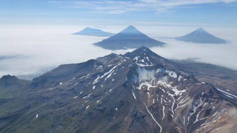 A string of volcanoes in the Aleutian Islands might actually be one ...