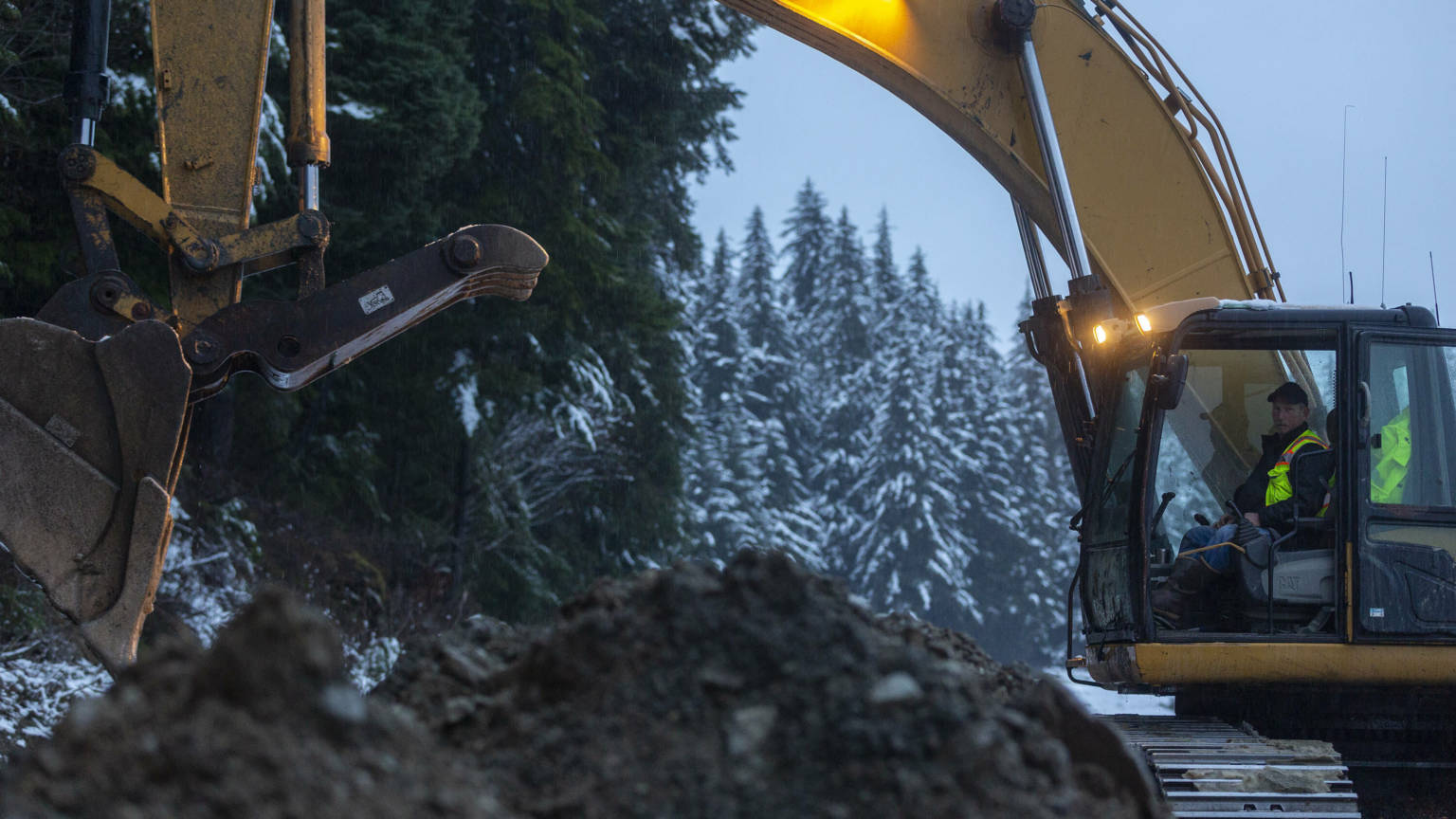 Crews clean up after dozens of catastrophic landslides along Haines ...
