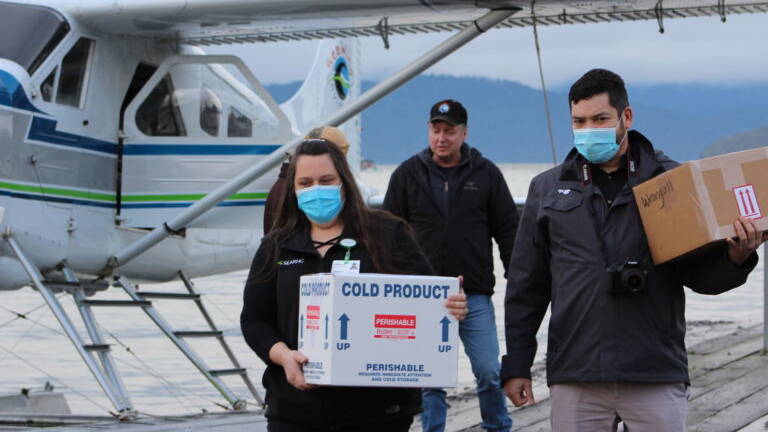 'I feel kind of like a hero': Many hands are getting the COVID-19 ...