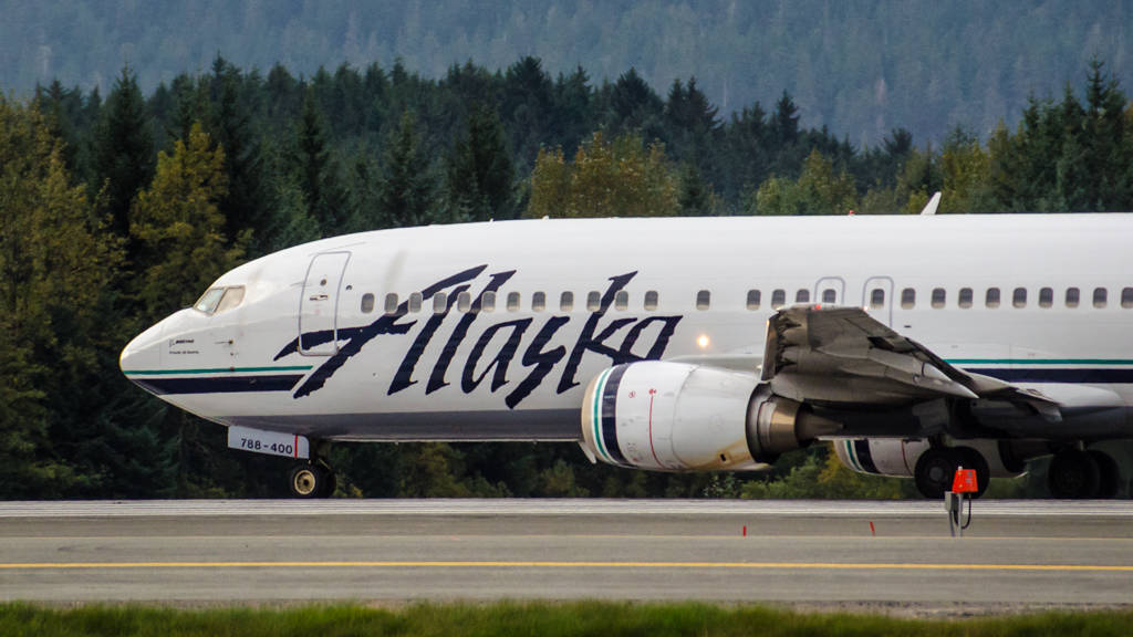 Alaska Airlines flight diverted to Juneau after passenger makes threats ...