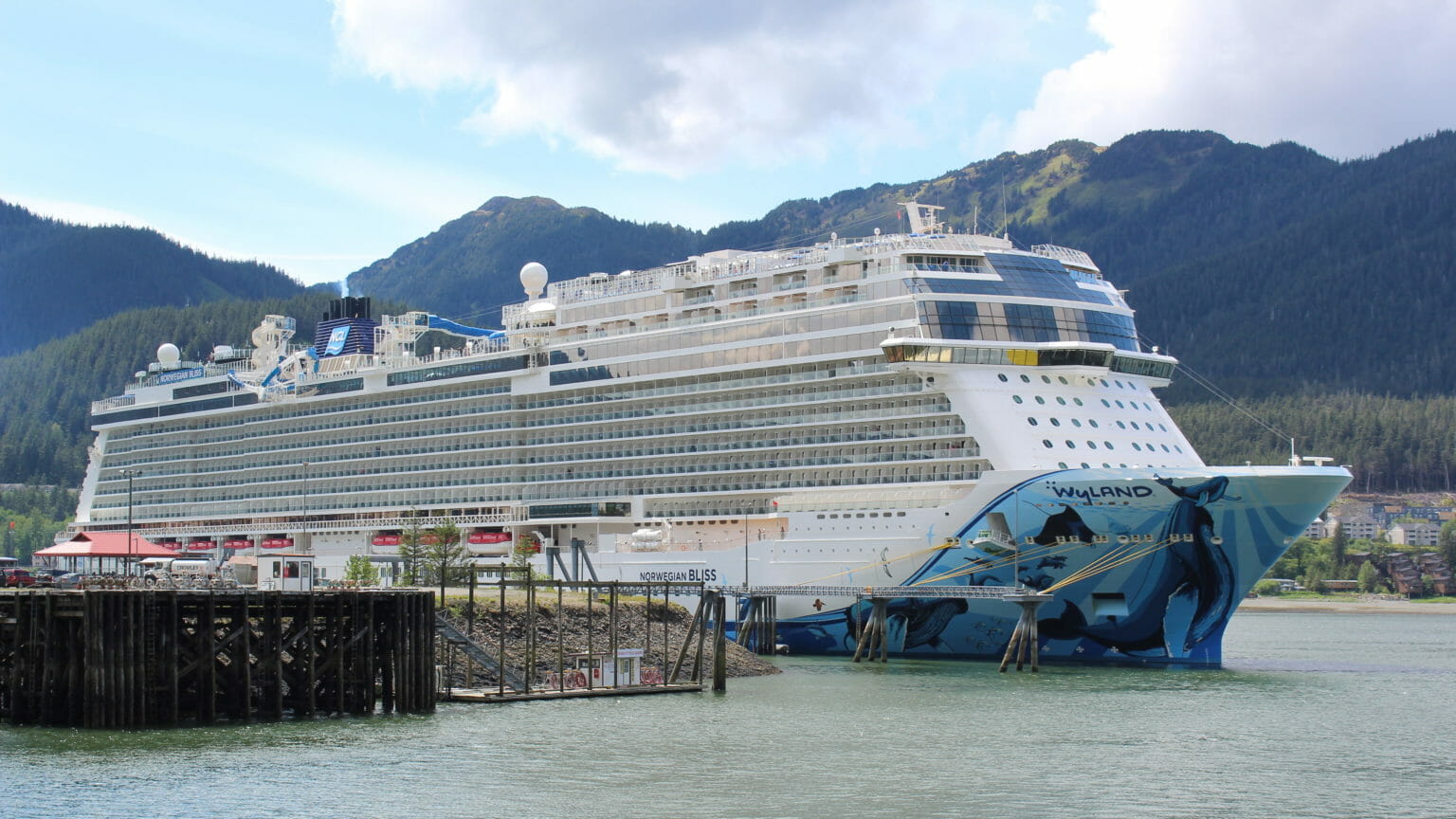 Juneau's first large cruise ship arrives with uncertainty