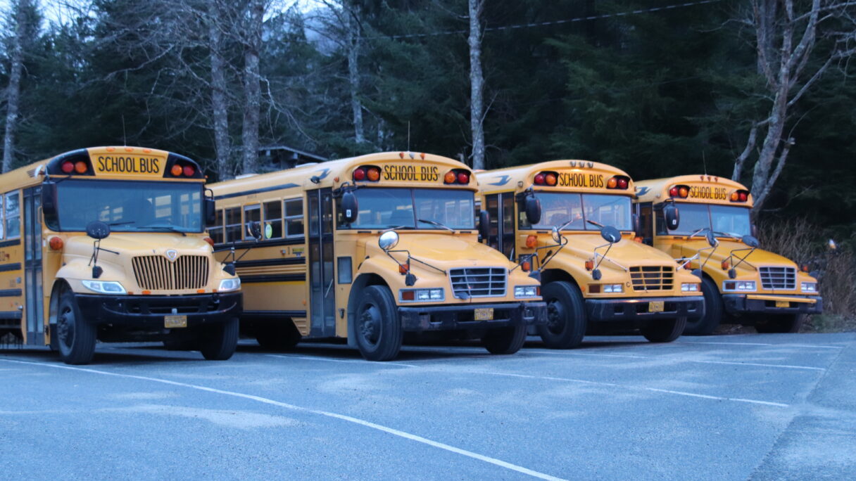 Anchorage parents scramble to arrange carpools amid school bus ...