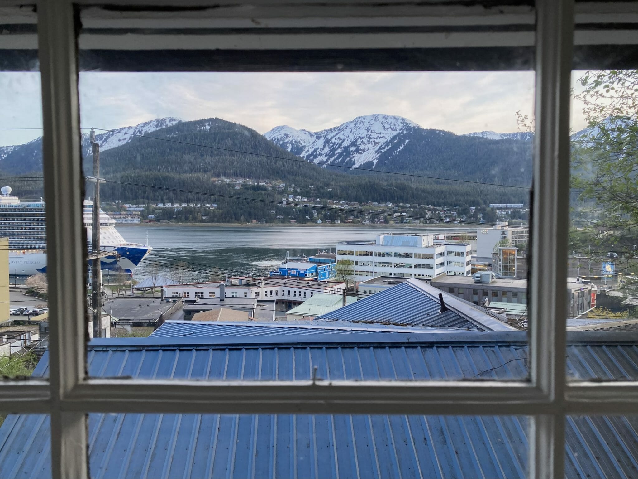 Juneau landslide damages homes, displaces residents
