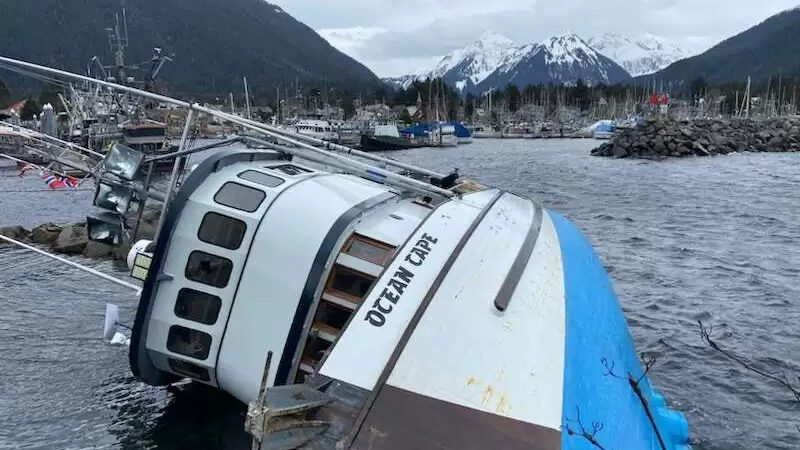 Crews refloat boat that capsized near Sitka harbor