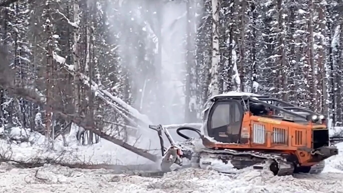 State cuts 13-mile firebreak west of Delta Junction