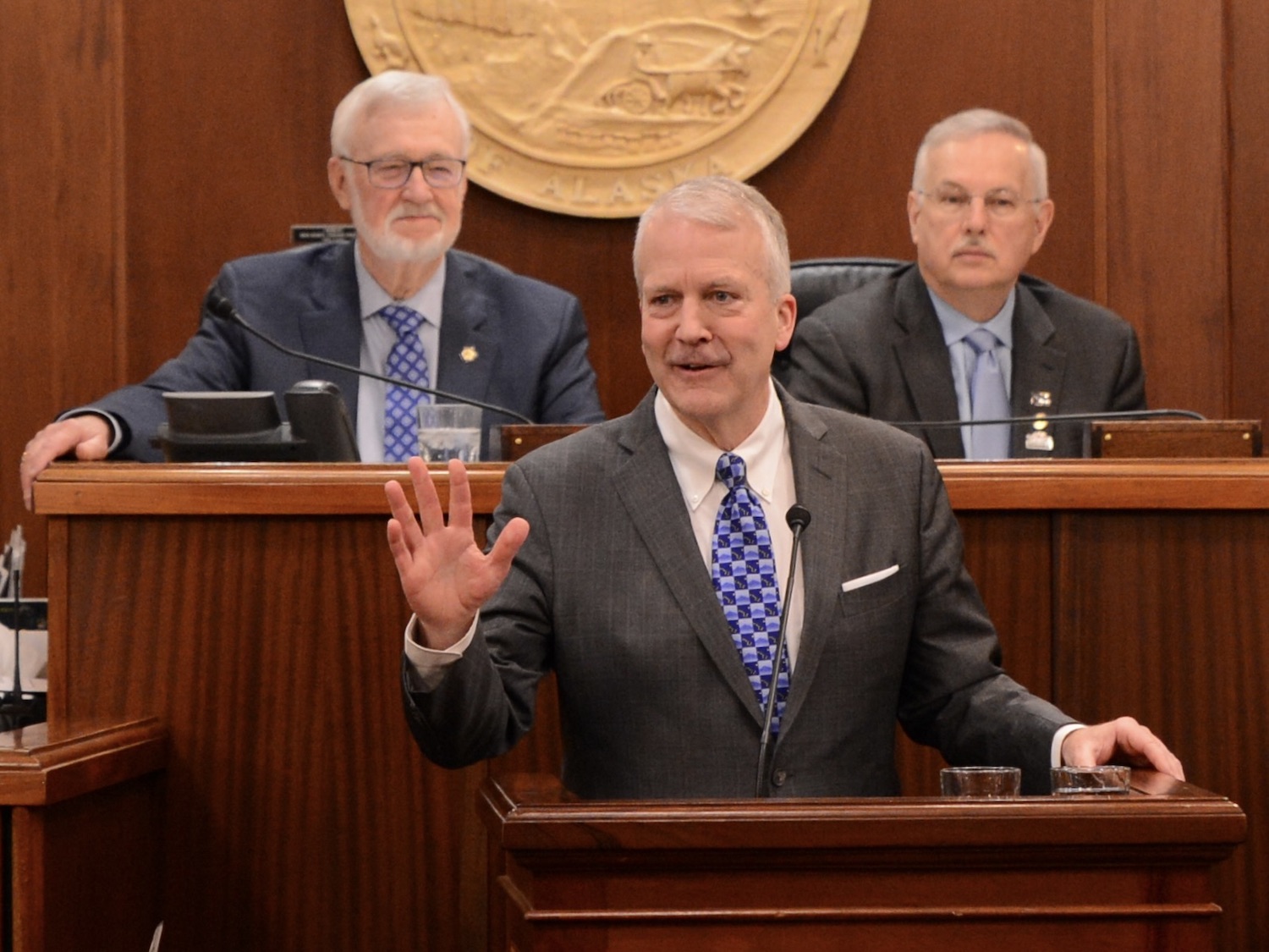 Murkowski votes to oppose Canada tariffs, Sullivan votes in support